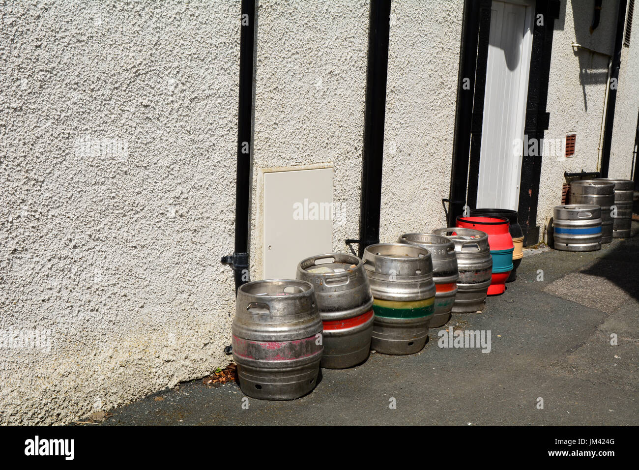 Metal beer kegs Banque de photographies et d’images à haute résolution - Alamy