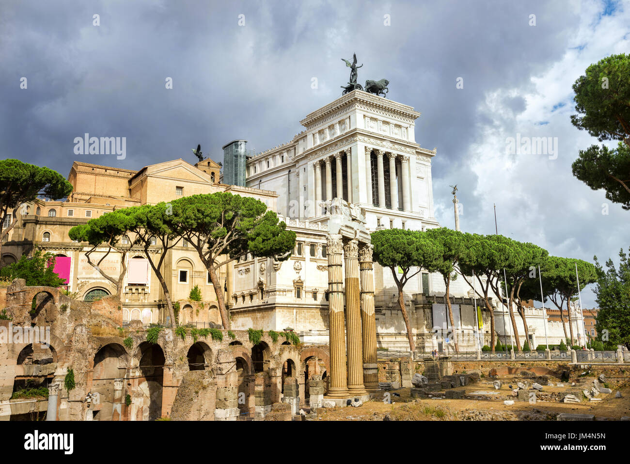 Colonne pilier ruines antiques de rome Banque de photographies et d ...