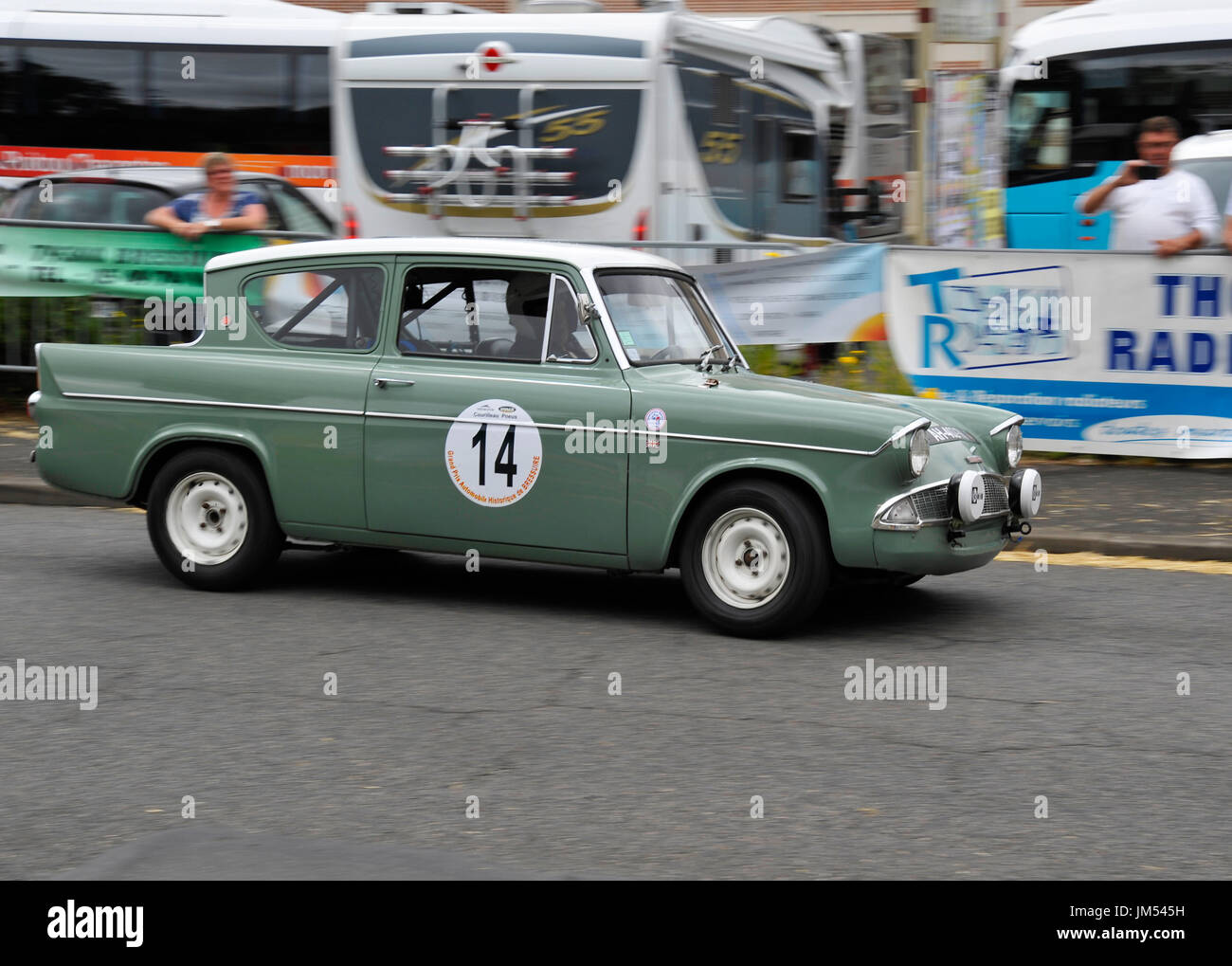 Ford anglia historic race car Banque de photographies et d’images à ...