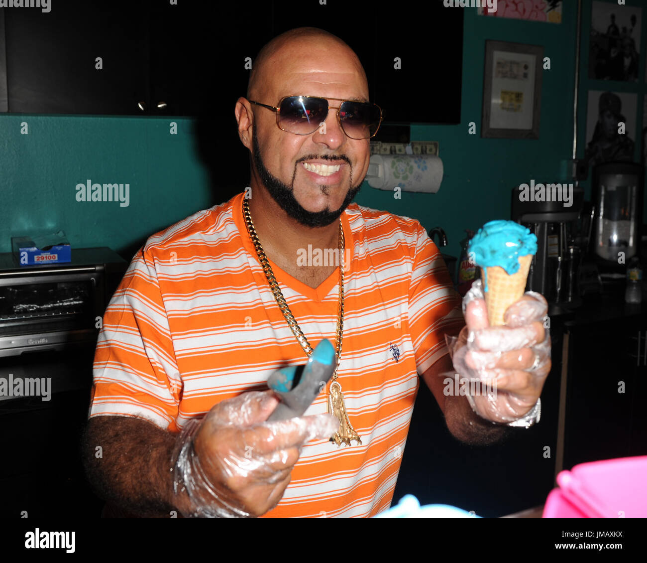 Dj laz Banque de photographies et d’images à haute résolution - Alamy