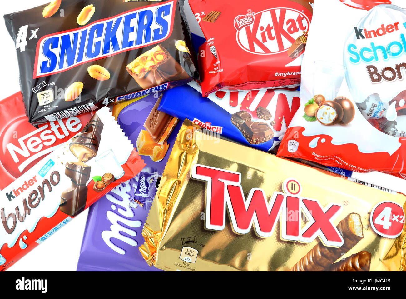 Une bande de chocolat, y compris Snickers, Twix, Crunch, Milka, Kit Kat ...