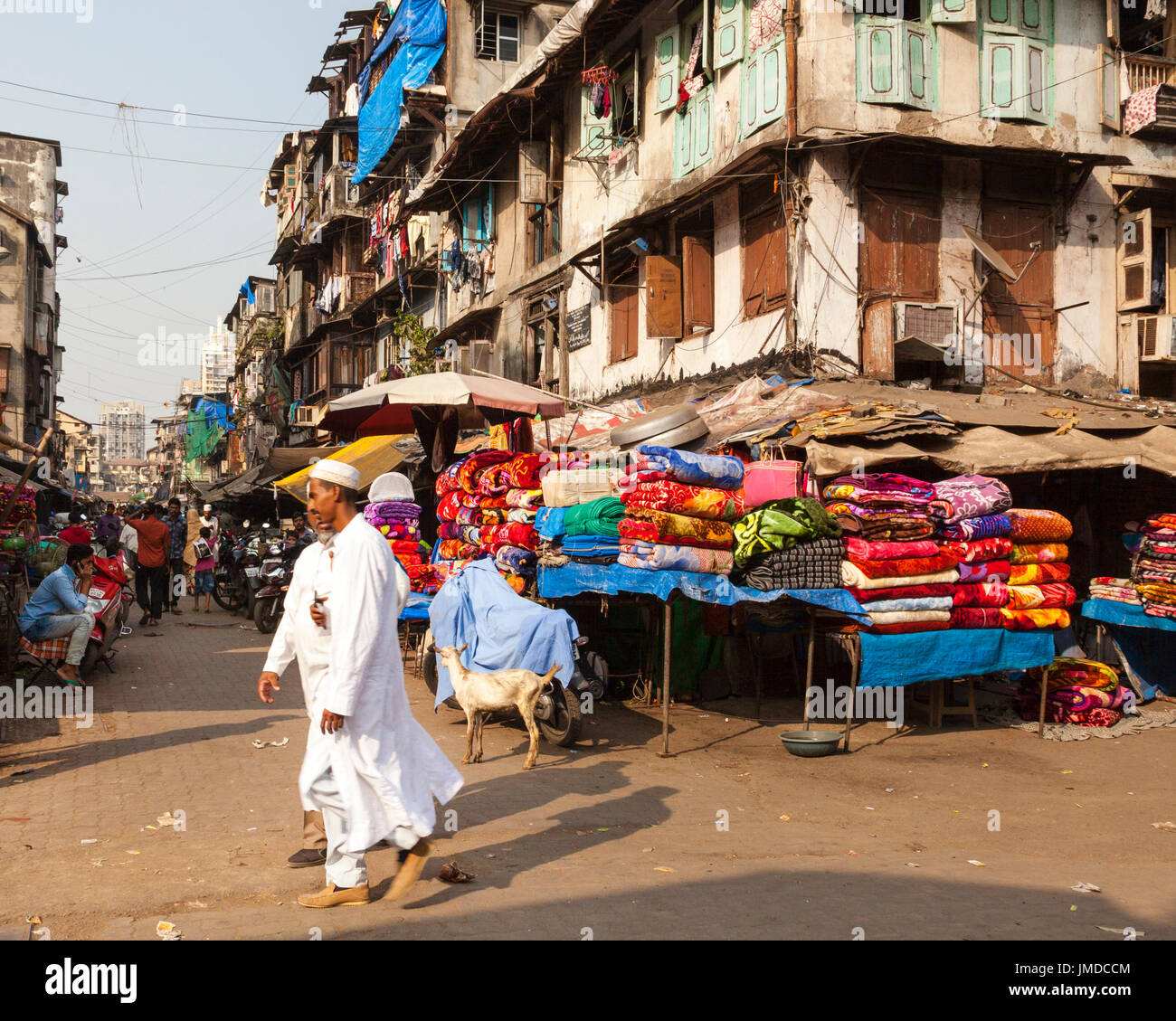 Rue de mumbai Banque de photographies et d’images à haute résolution ...