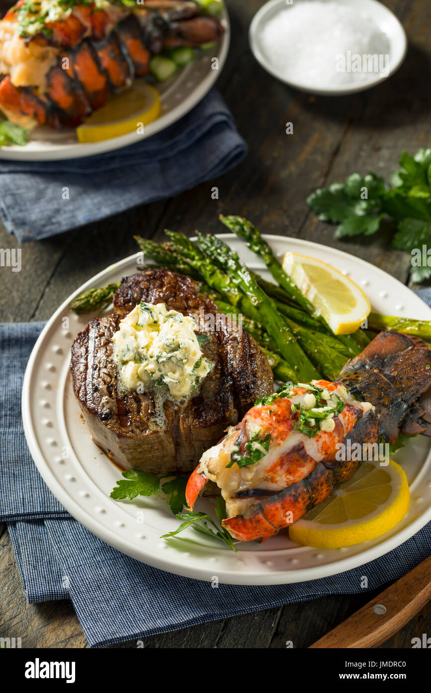 Steak et homard maison Banque de photographies et d’images à haute ...