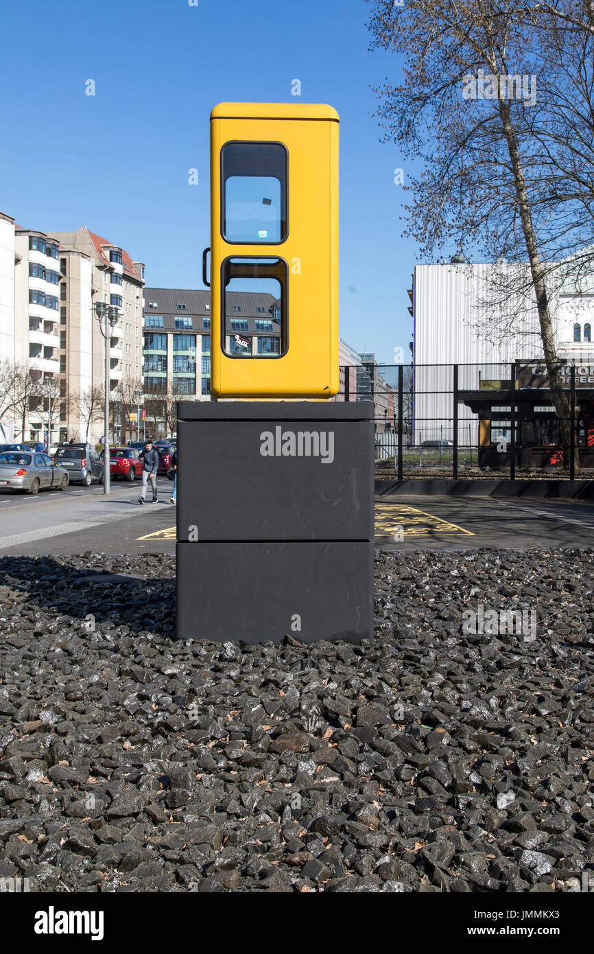 Berlin phone booth memorial park Banque de photographies et d’images à ...