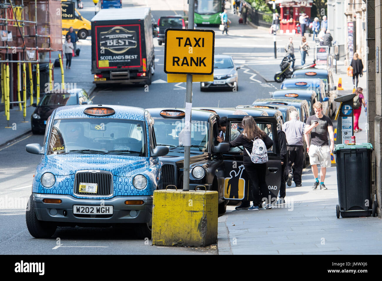 Photo: Taxi Rank, point de dépôt de taxi sur Market Street et Calton ...