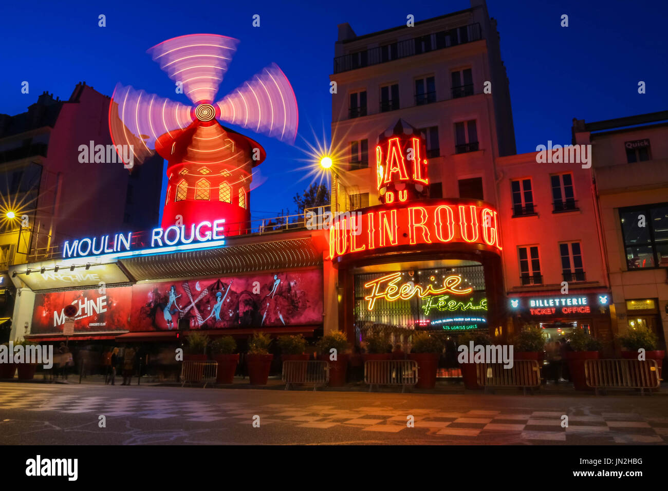 Moulin Rouge Paris Dancers Banque d'image et photos - Alamy