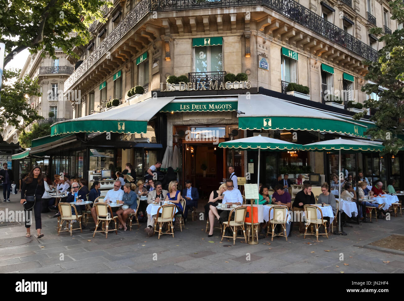 Le célèbre café Les Deux Magots Paris, Paris, France Photo Stock - Alamy