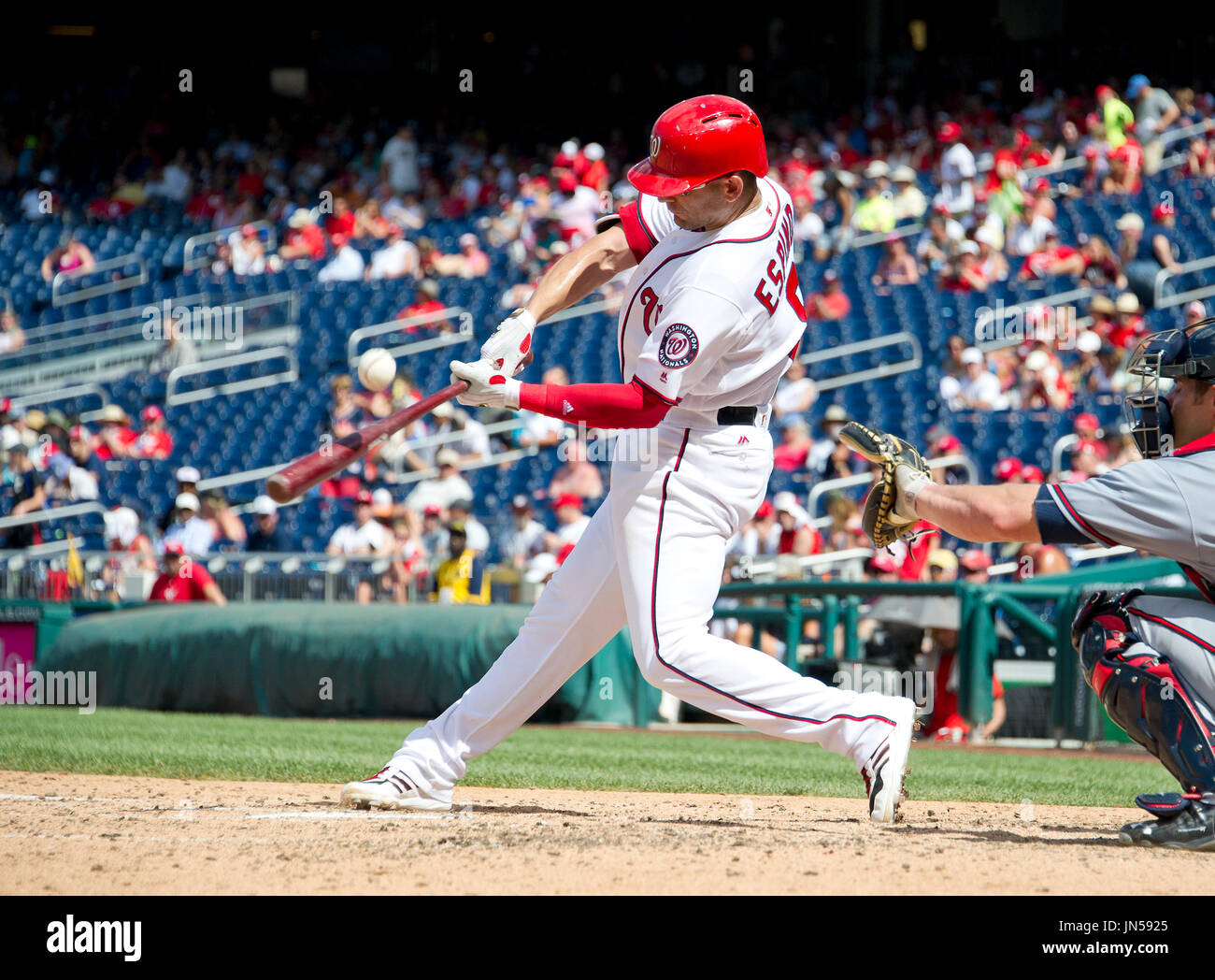 Nationals de Washington l'arrêt-court Danny Espinosa (8) chauves-souris ...