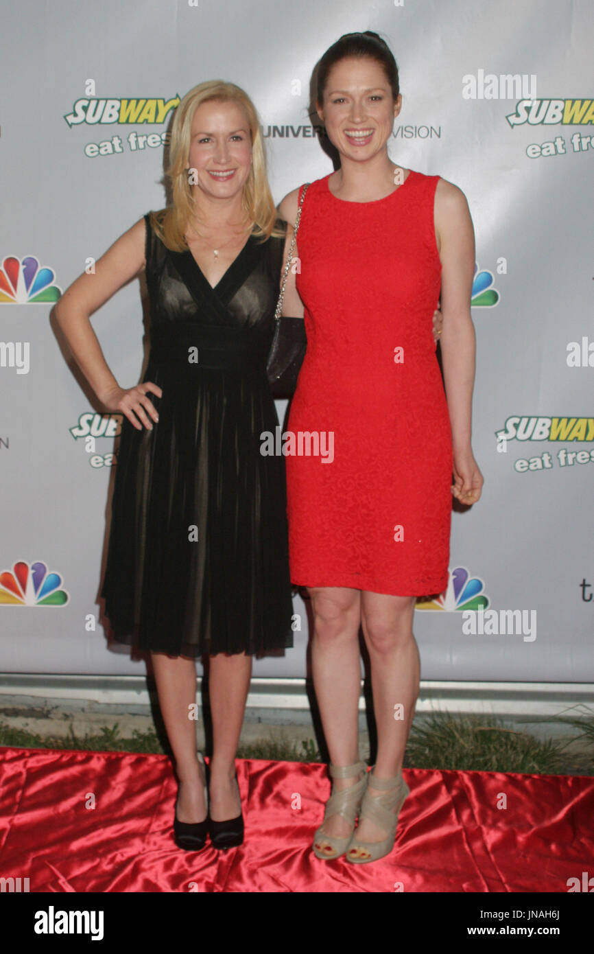 Angela kinsey and ellie kemper Banque d'image et photos - Alamy