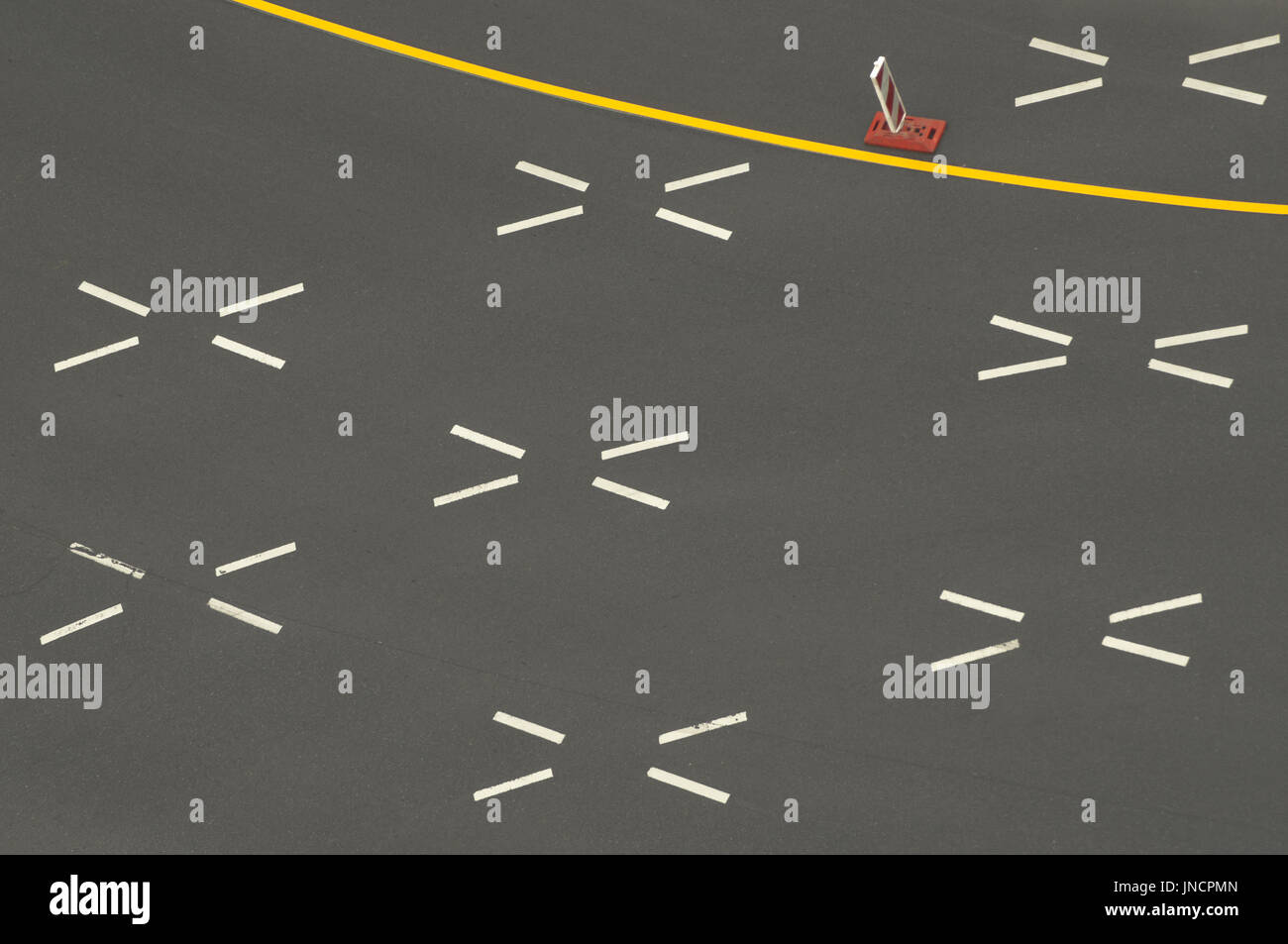 Marquages routiers Banque de photographies et d’images à haute ...
