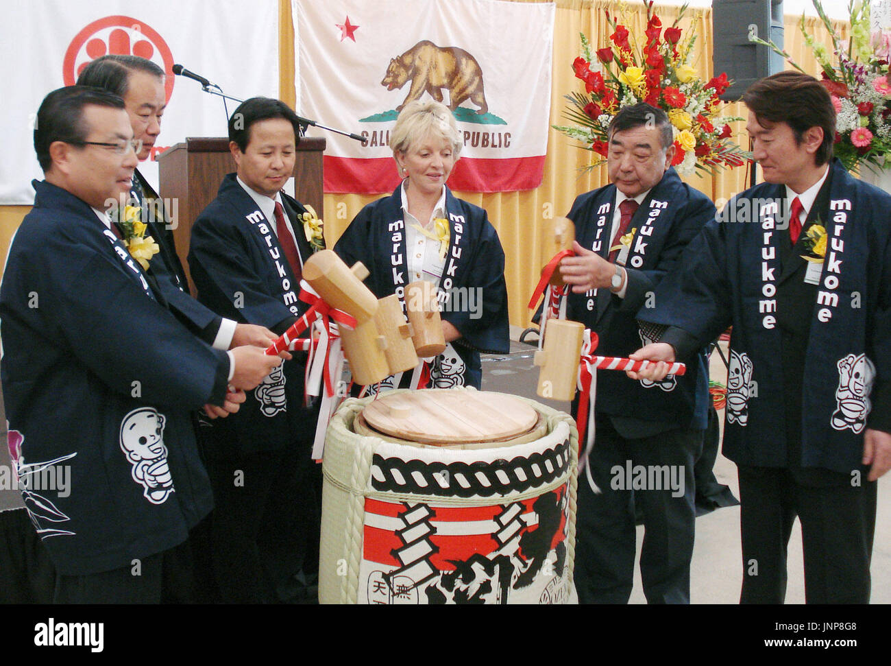 LOS ANGELES, États-Unis - Marukome Co. président Tokio Aoki (extrême ...