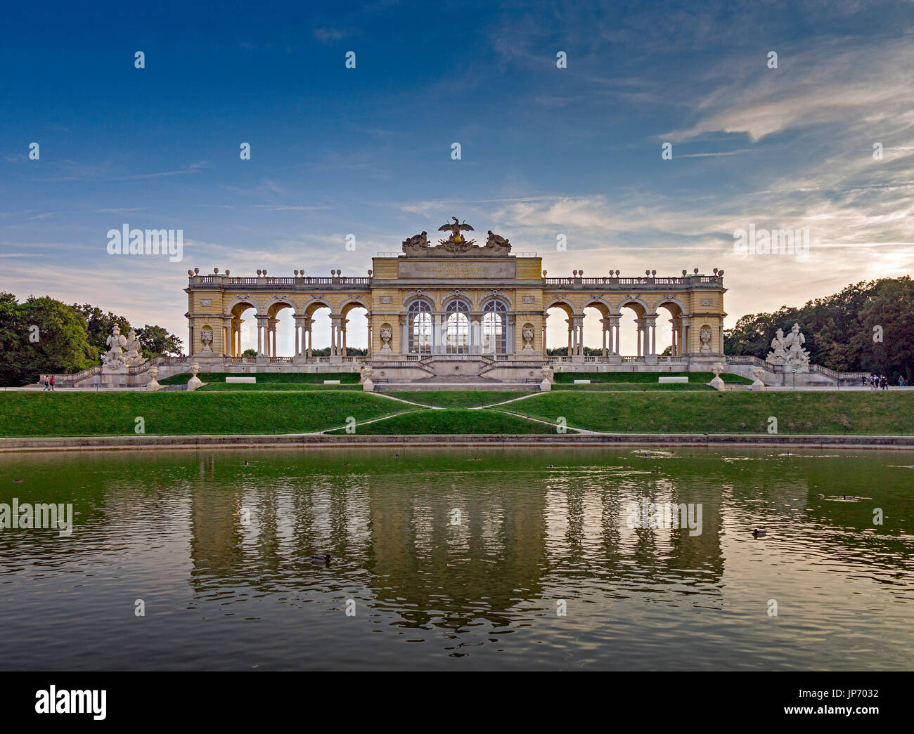 Monument gloriette Banque de photographies et d’images à haute ...