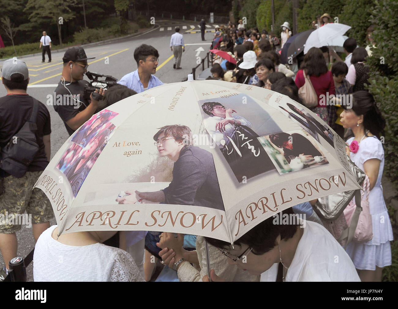 Plus de 100 fans japonais attendre en face d'un hôtel à Séoul voir star ...