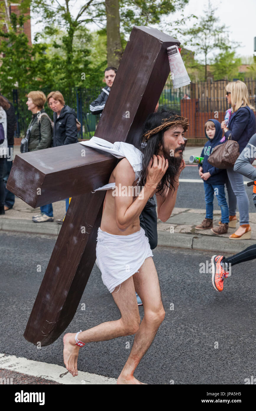 Jesus at the london marathon Banque de photographies et d’images à ...
