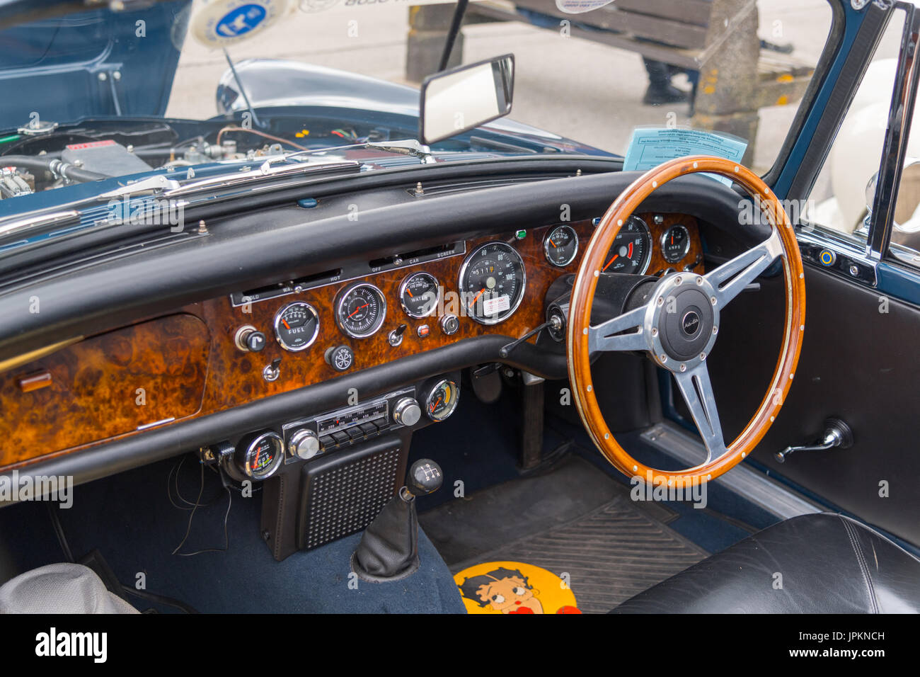 Sunbeam alpine steering wheel Banque de photographies et d’images à ...