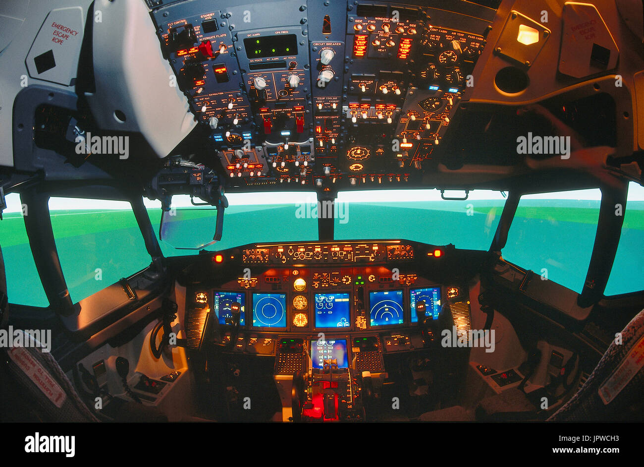 Boeing 737-800 avec simulateur de pilotage de la dynamique de vol tête ...