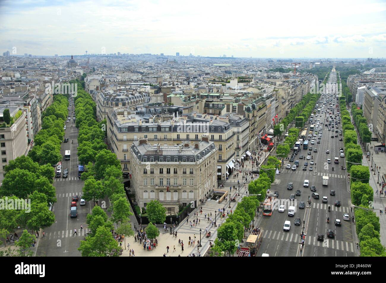 Immeuble haussmannien de l'ambassade du Qatar, dans le centre de Paris ...