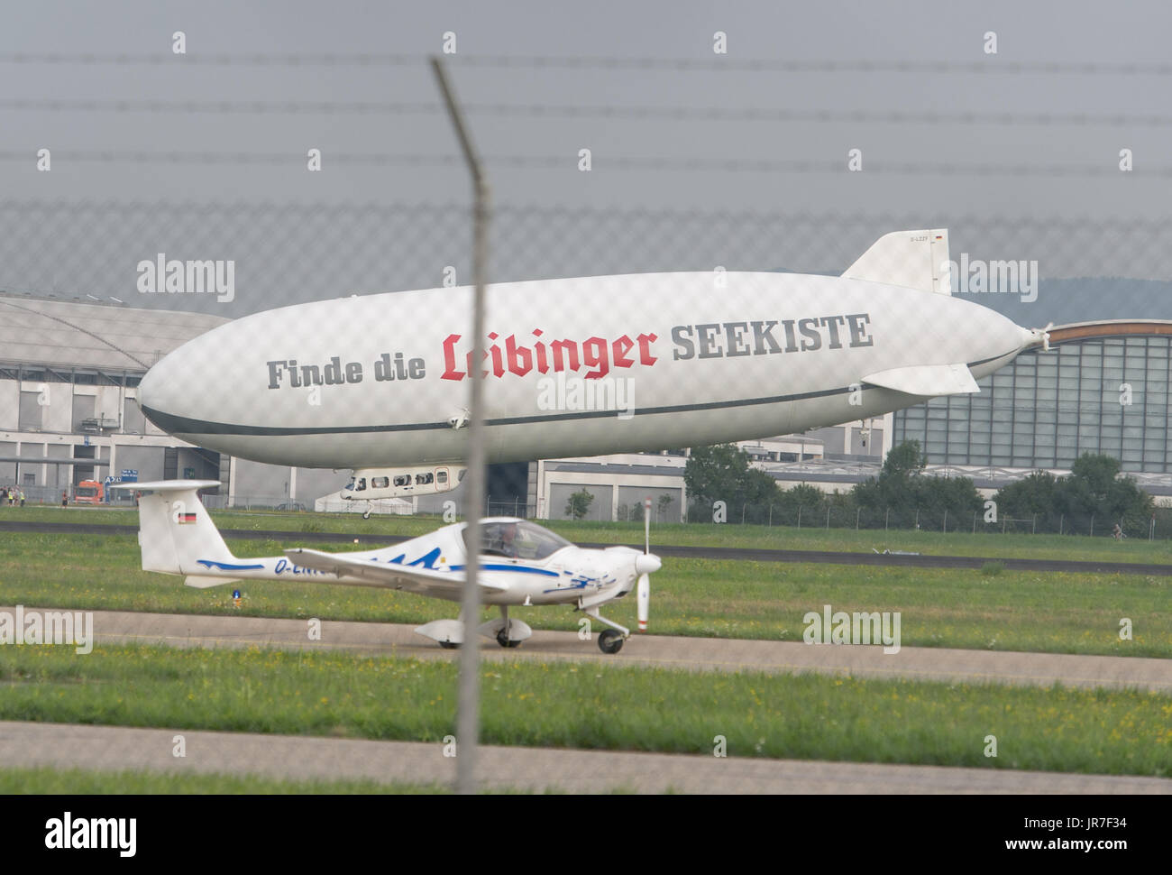 Dirigeable zeppelin nt Banque de photographies et d’images à haute ...