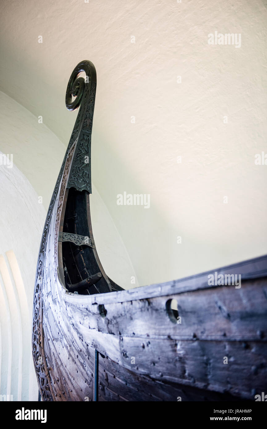 La Proue Ou La Poupe Du Navire Oseberg Viking Banque d'image et photos ...