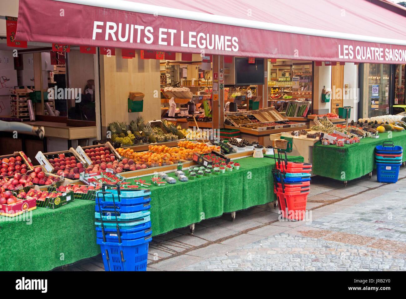 Paris , FRANCE - Juillet 23, 2017 : Légumes à Paris, voici les ...