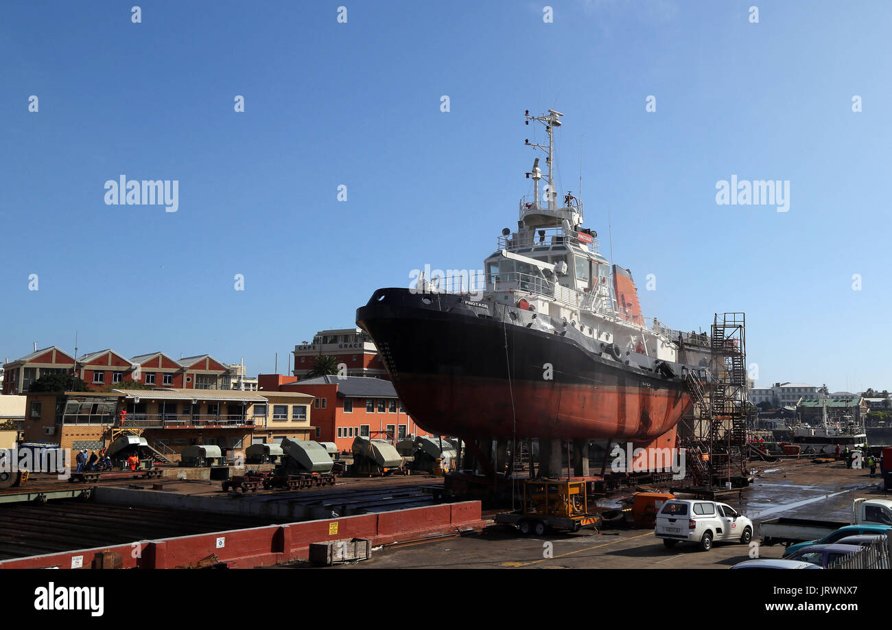 Navire mère Banque de photographies et d’images à haute résolution - Alamy