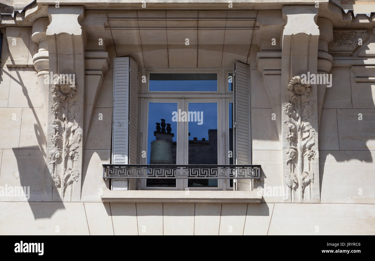 Reflet dans la vitre Banque de photographies et d’images à haute ...