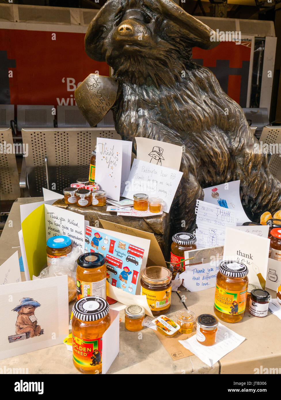 Bronze statue paddington bear Banque de photographies et d’images à ...