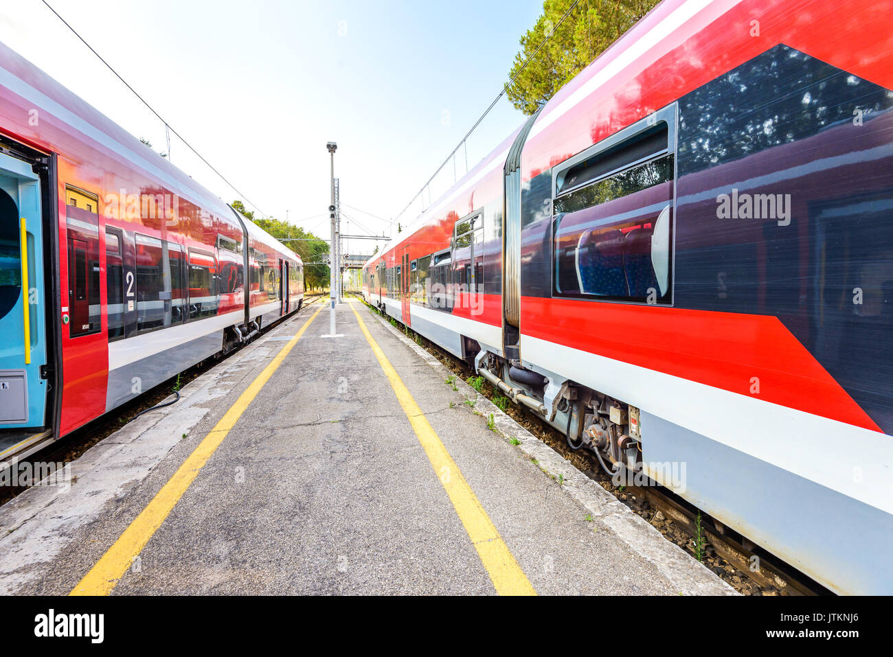 Bari train station Banque de photographies et d’images à haute ...