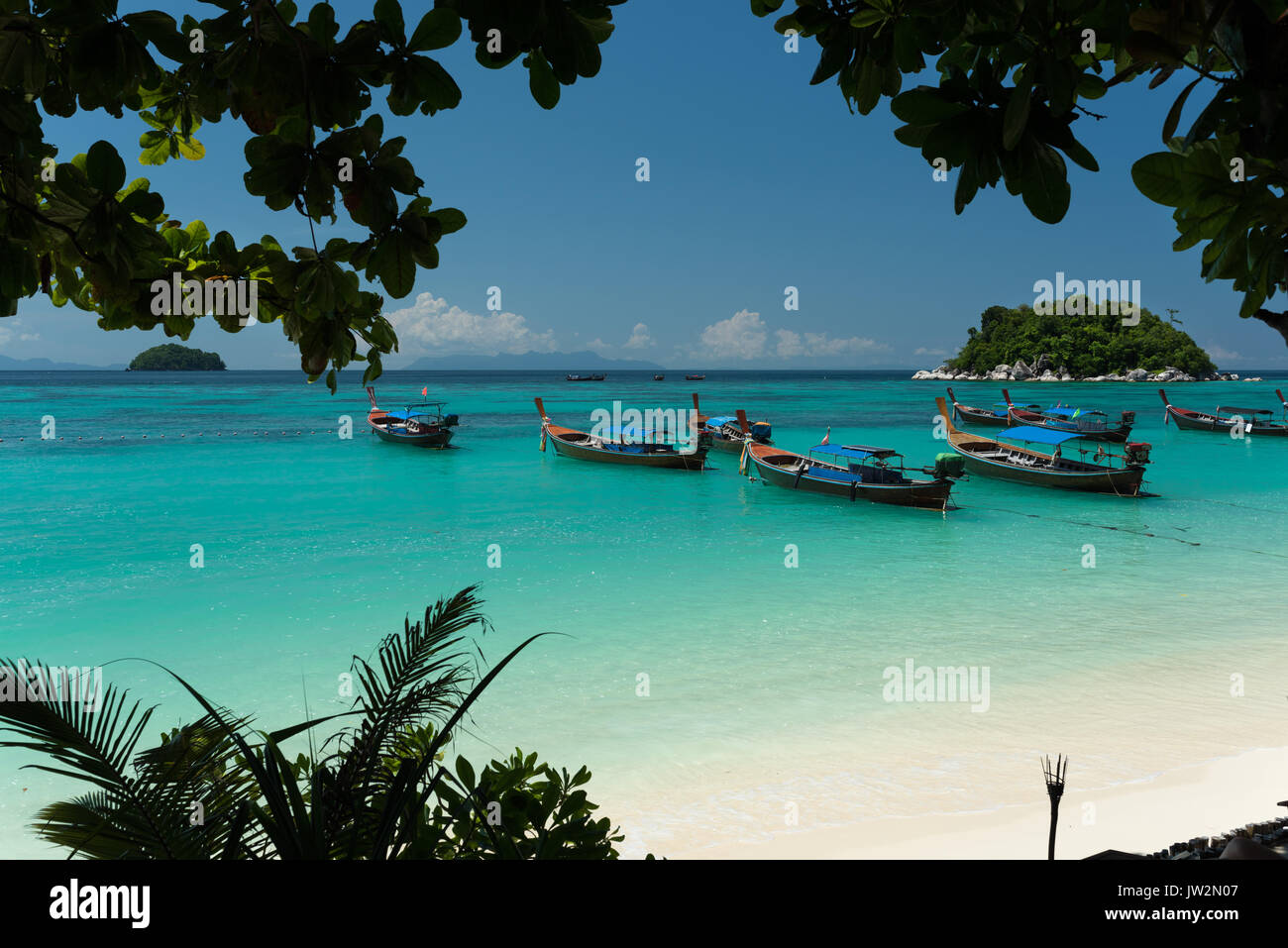 Sunrise beach koh lipe Banque de photographies et d’images à haute ...