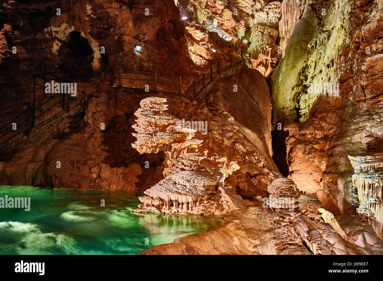 Stalactites Calcaires Banque d'image et photos - Alamy