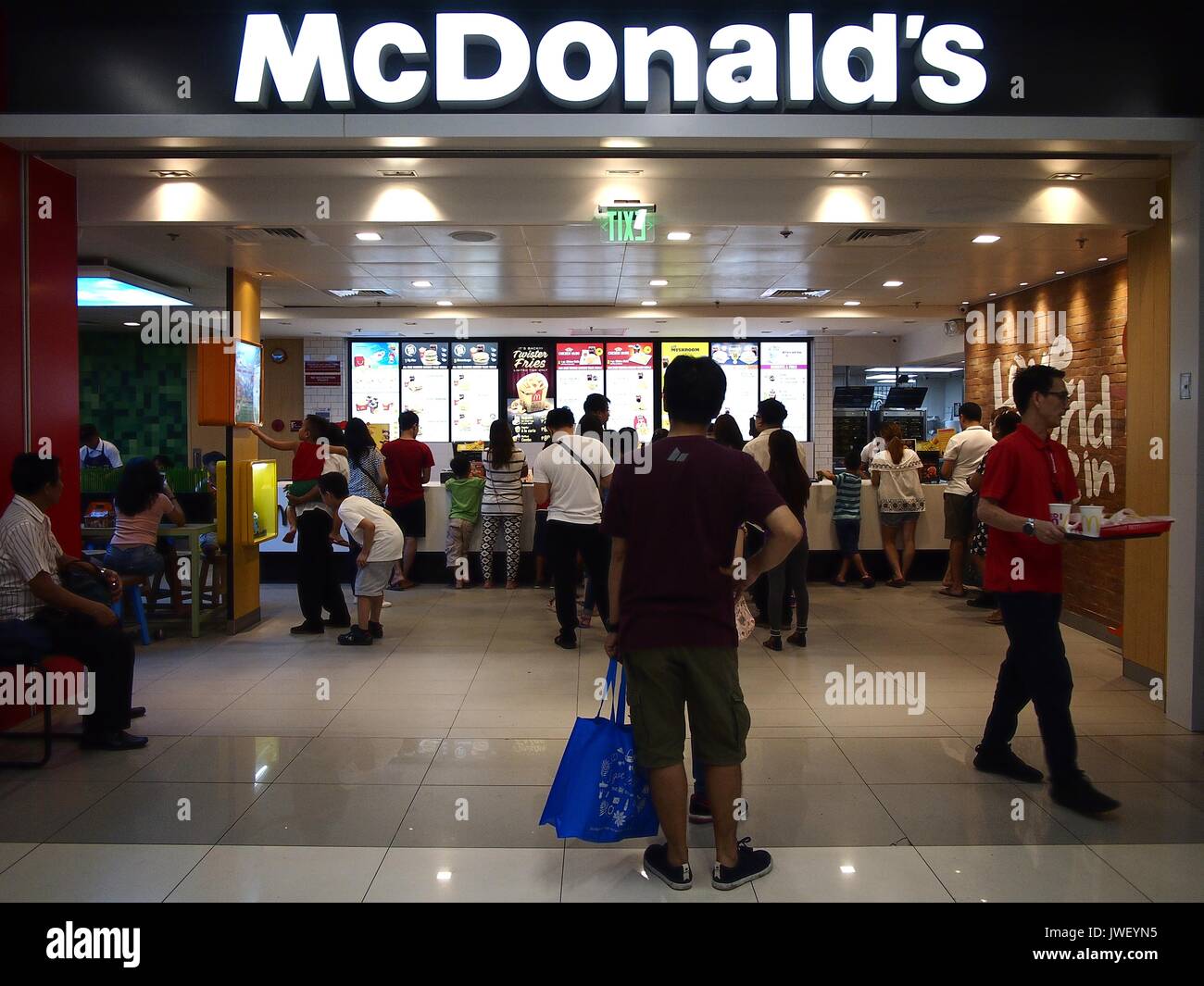 Mcdonalds cashier Banque de photographies et d’images à haute résolution - Alamy