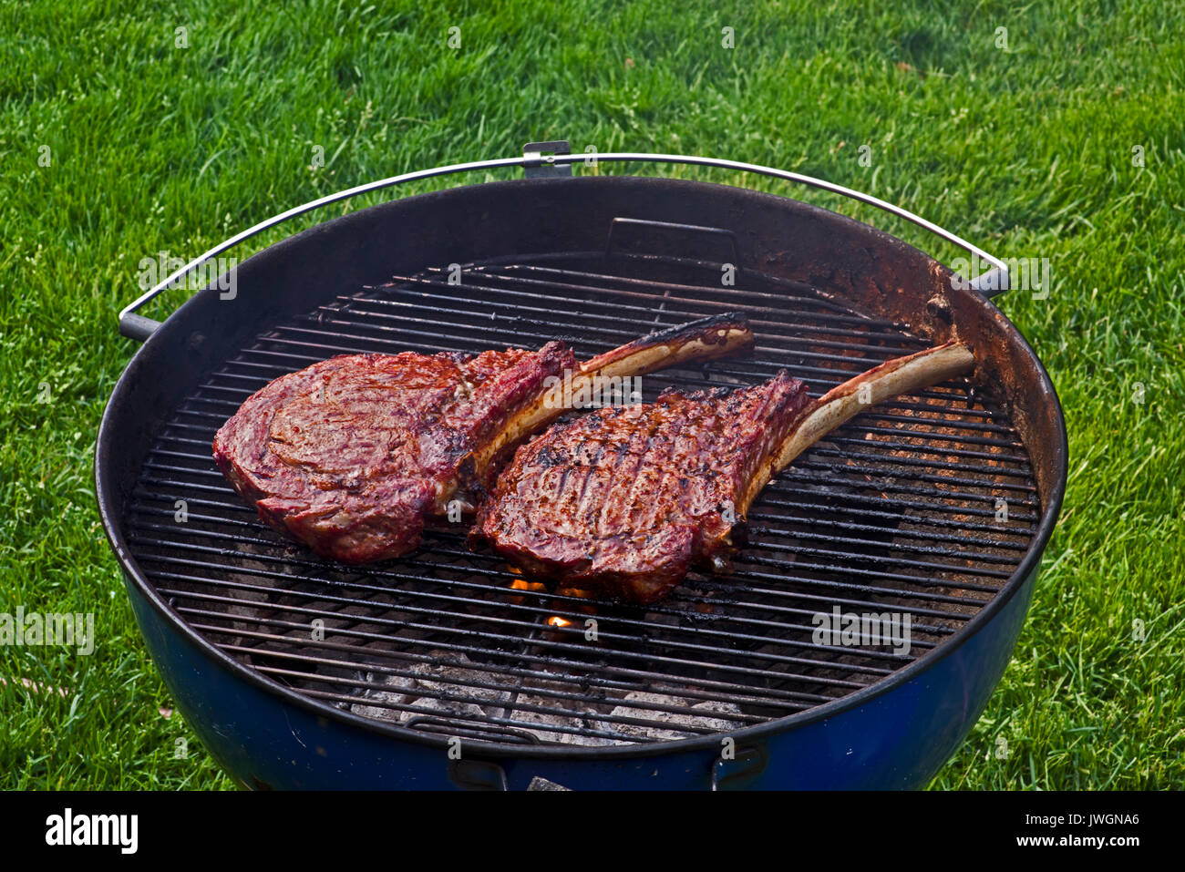 Tomahawk steak Banque de photographies et d’images à haute résolution ...