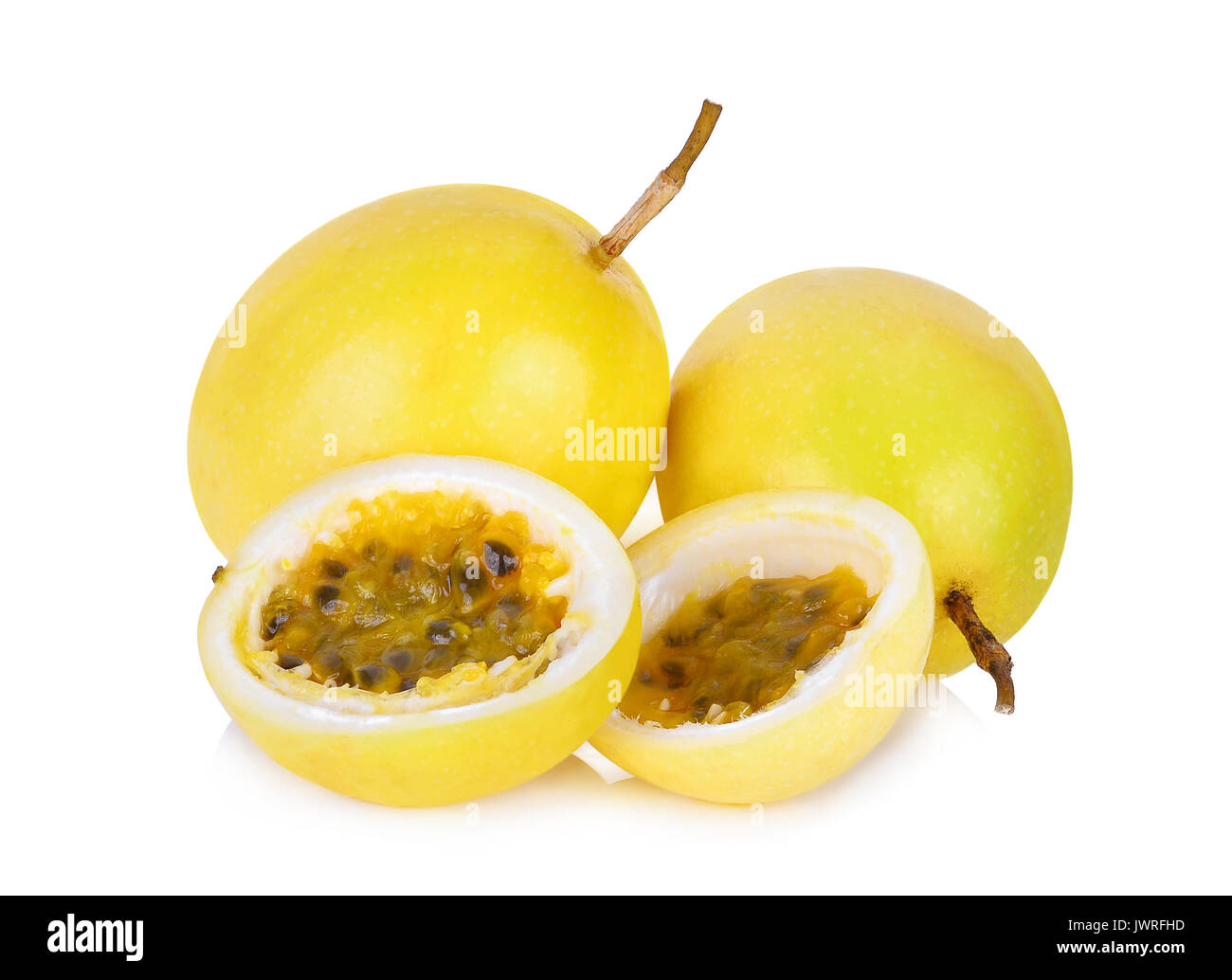 Yellow passion fruit Banque de photographies et d’images à haute ...