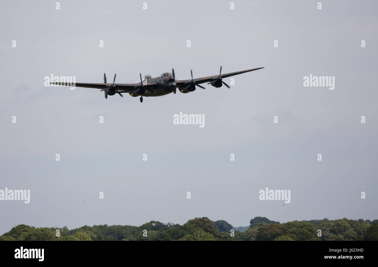 Bombardier lancaster volant Banque de photographies et d’images à haute ...