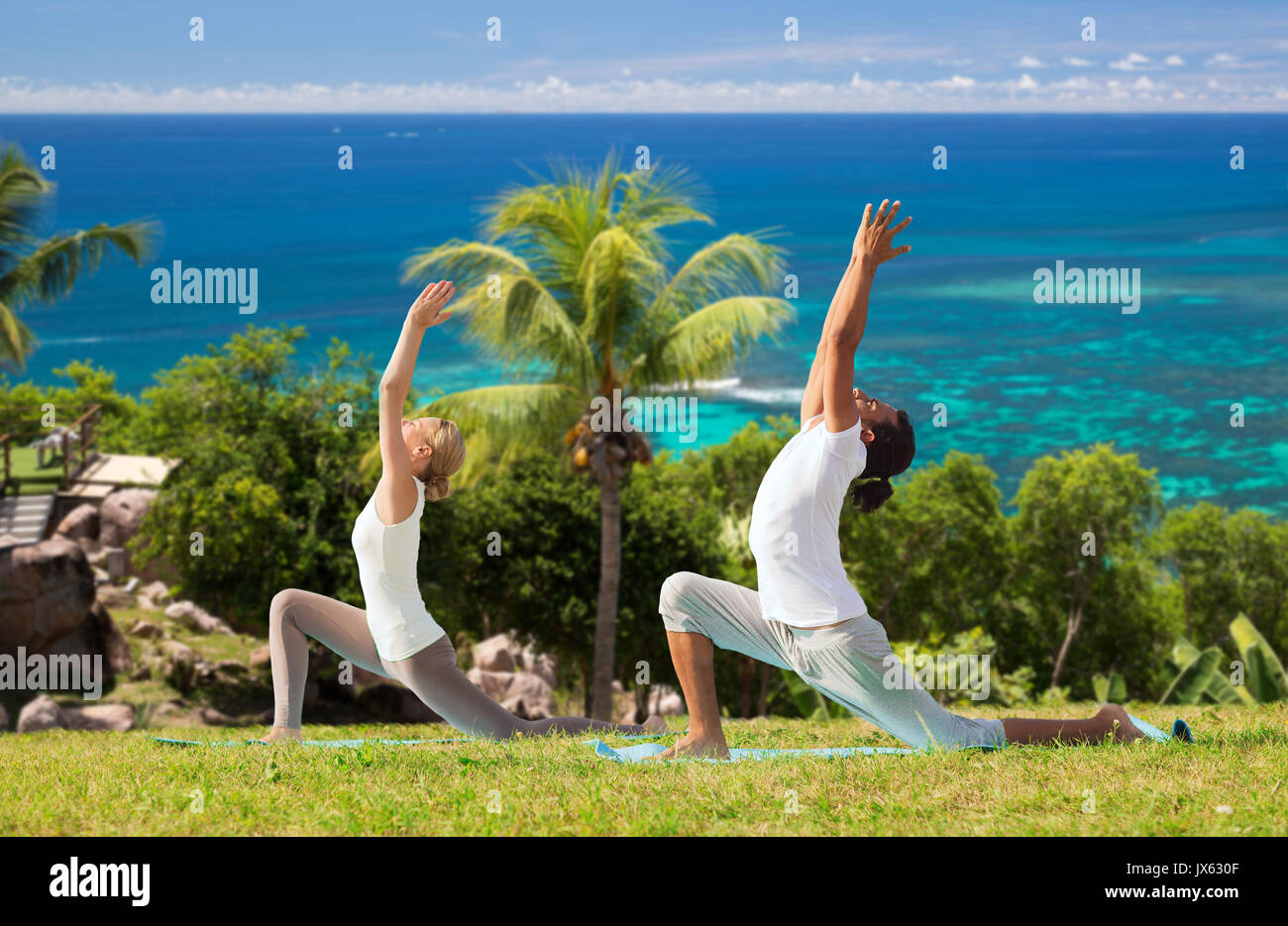 Posture du croissant fente basse Banque de photographies et d’images à ...