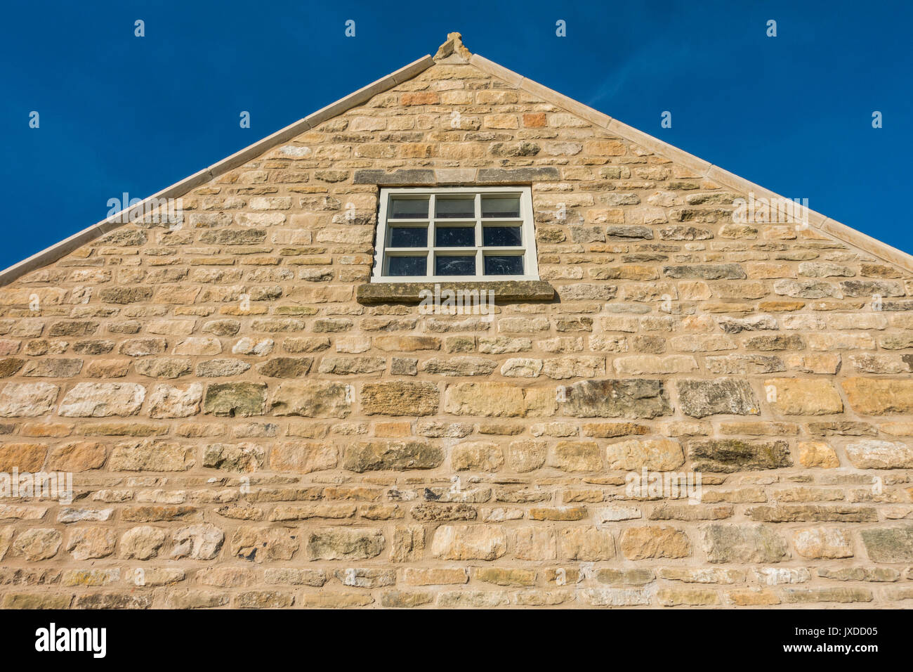 Mur de pignon construit en pierre Banque de photographies et d’images à ...