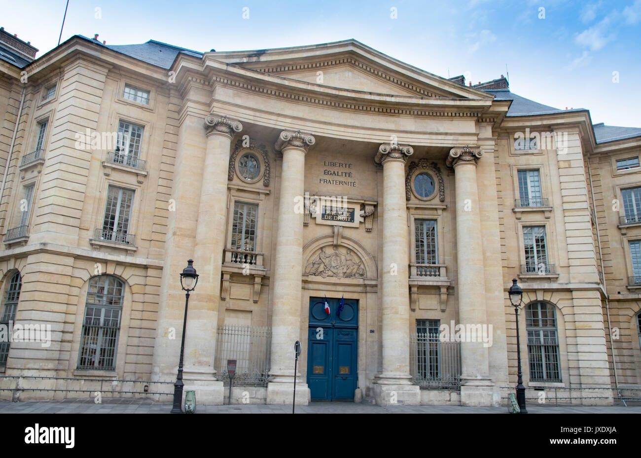 PARIS, FRANCE - Le 8 juin 2017 : Construction de Faculte de Droit ...