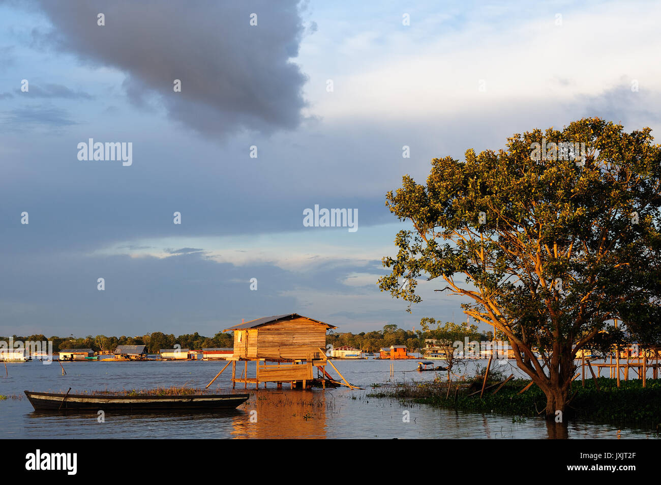 Le Pérou, l'Amazonie péruvienne paysage. La photo présente les tribus ...