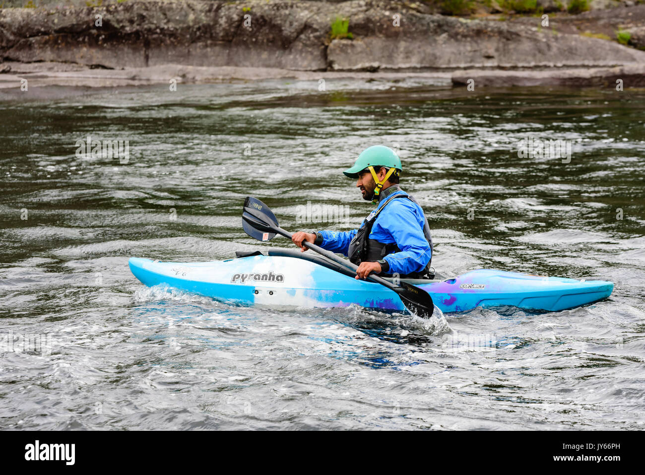 Pyranha kayak Banque de photographies et d’images à haute résolution ...