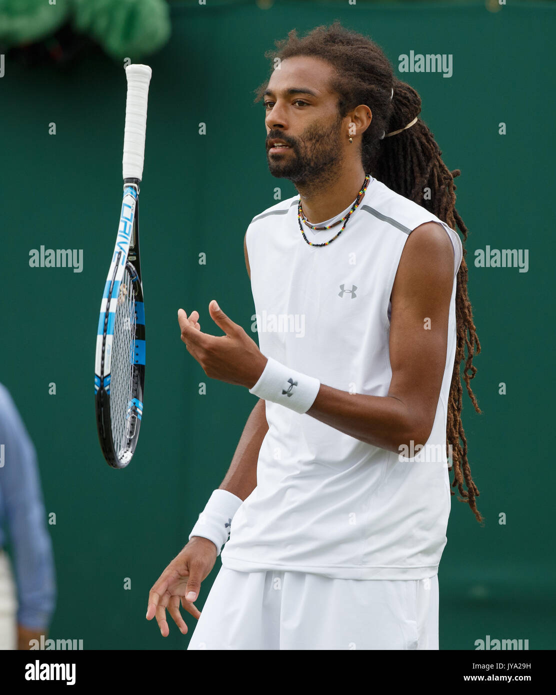 Dustin brown en action a wimbledon Banque de photographies et d’images ...