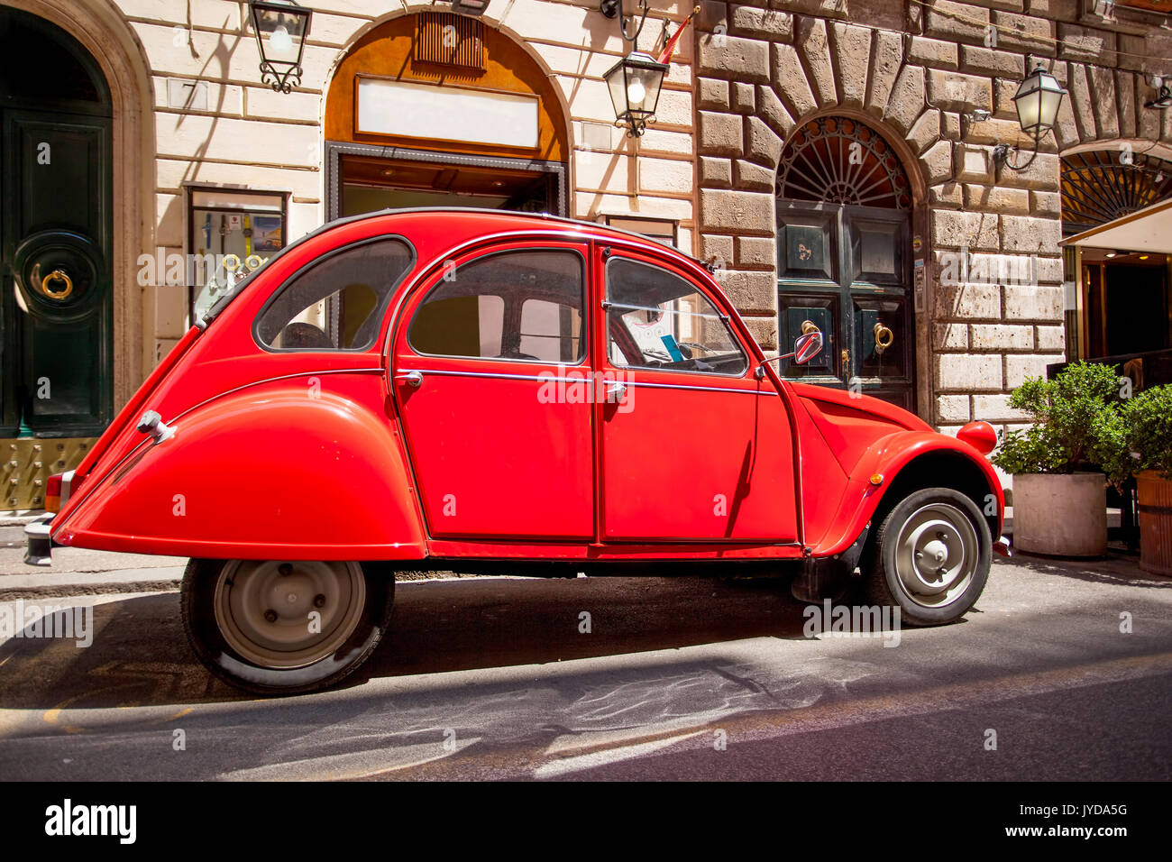 Voitures anciennes anciennes italiennes anciennes Banque de ...
