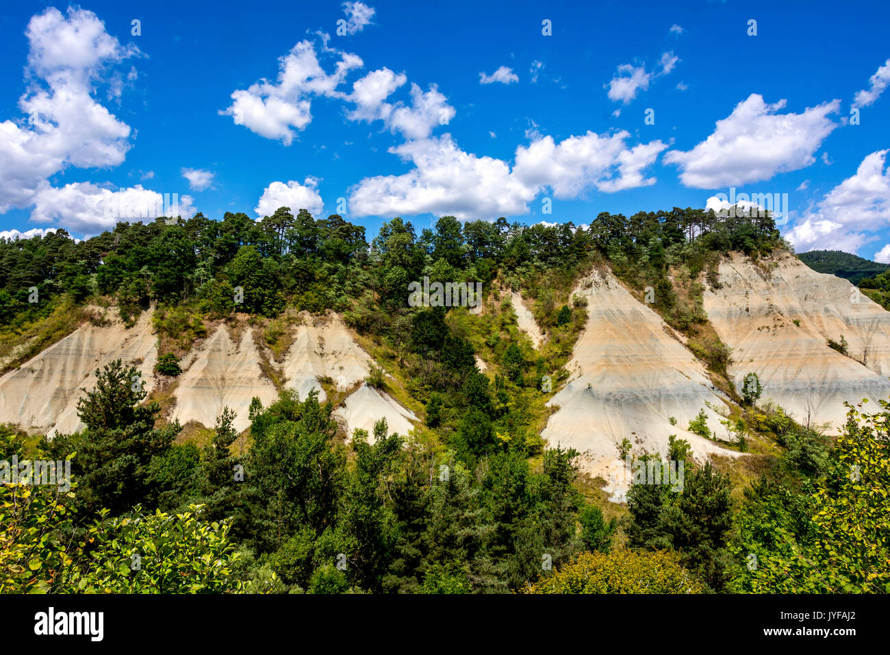 Le ravin de Corboeuf, argile multicolores à Rosières canyon village ...