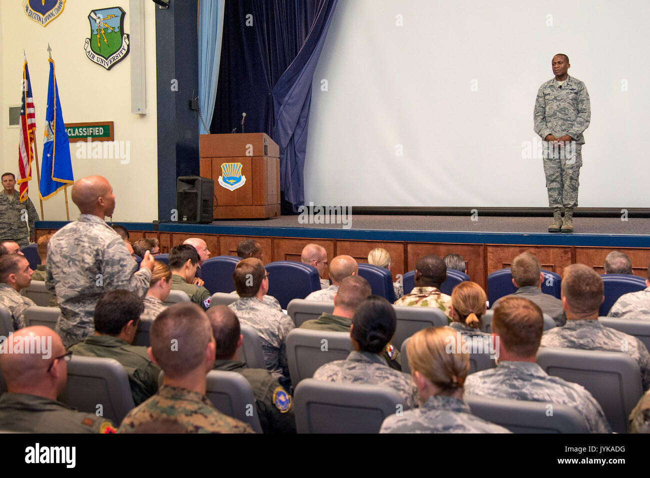 Gen mcdew Banque de photographies et d’images à haute résolution - Alamy