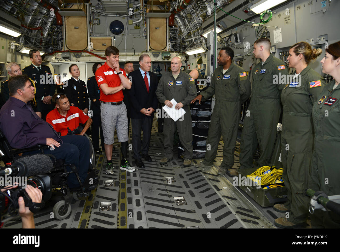 Deputy minister general retired walter natynczyk Banque de ...