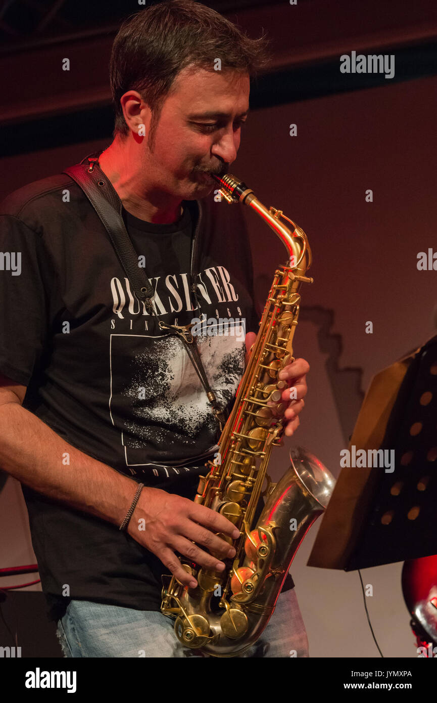 Riccardo raimondo chanteur Banque de photographies et d’images à haute ...