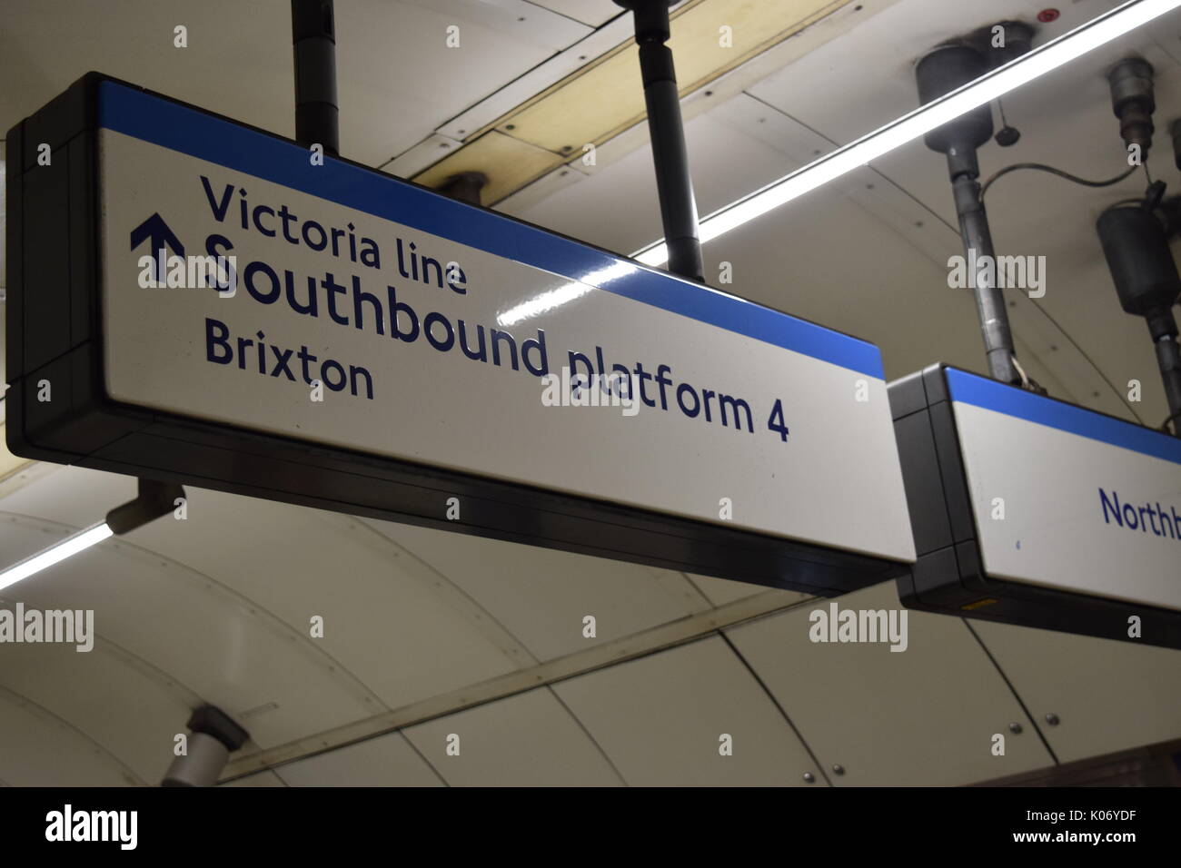 Panneau de direction de la gare victoria Banque de photographies et d ...