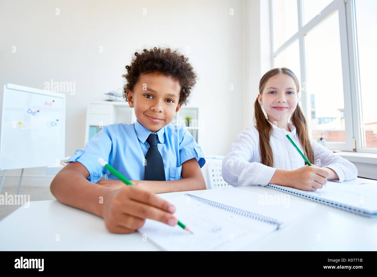 Camarade de classe dessin Banque de photographies et d’images à haute résolution - Page 2 - Alamy