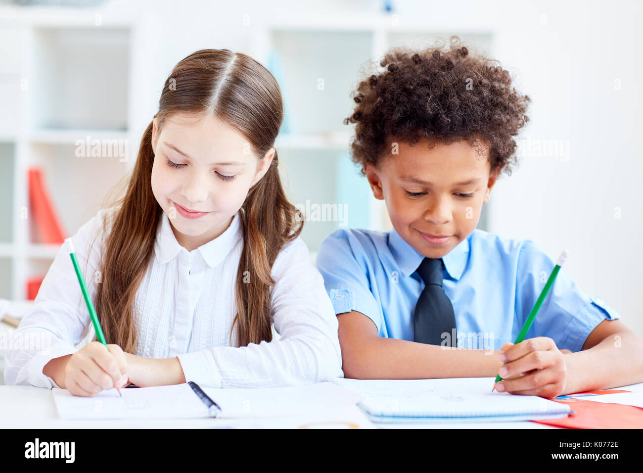 Camarade de classe dessin Banque de photographies et d’images à haute résolution - Alamy