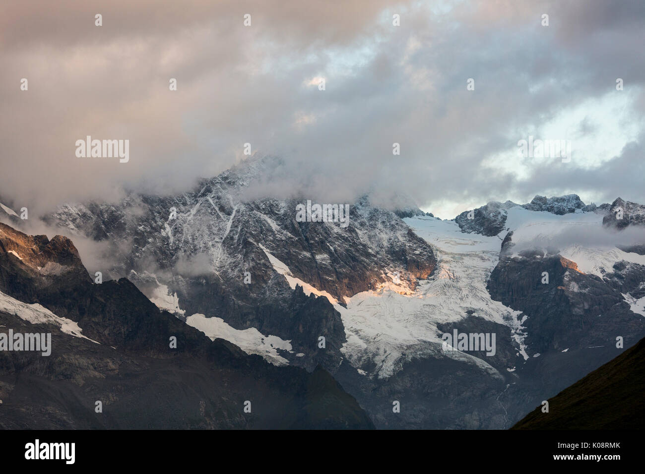Mont dolent Banque de photographies et d’images à haute résolution - Alamy