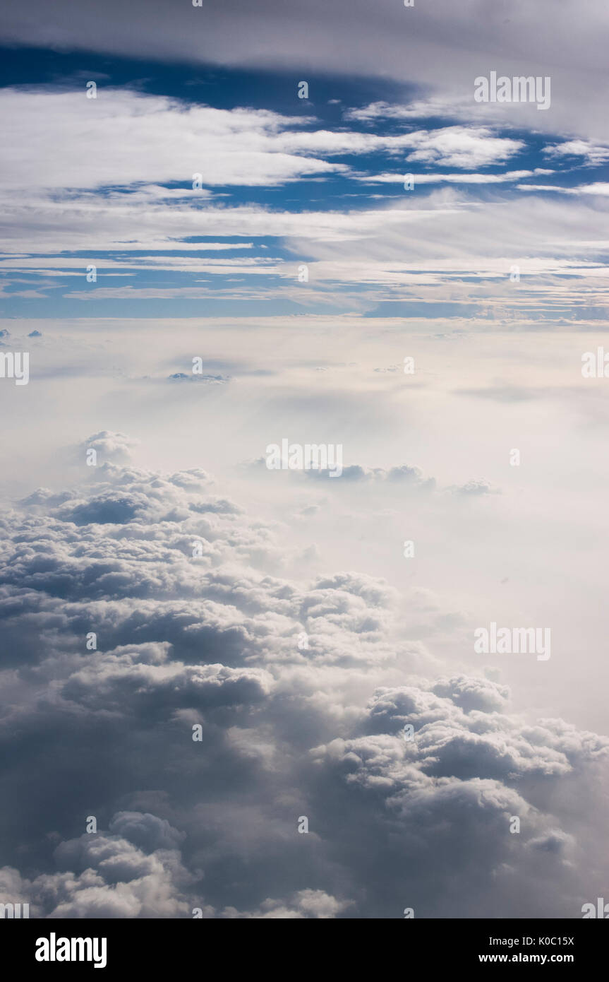 Nuage de haute altitude Banque de photographies et d’images à haute ...